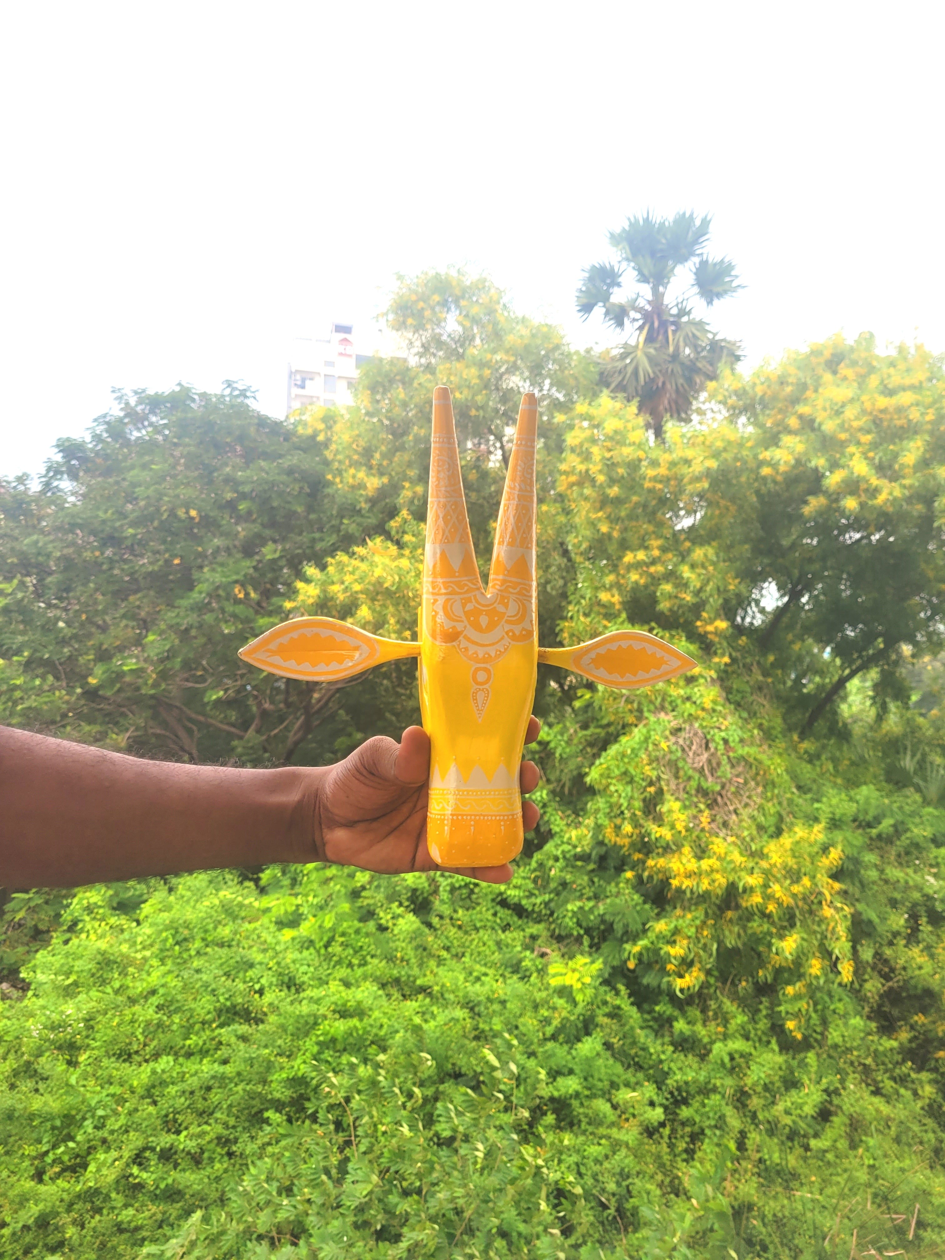 Cow Head Pichawai Painting Mango solid wood Yellow & White Medium – Smris