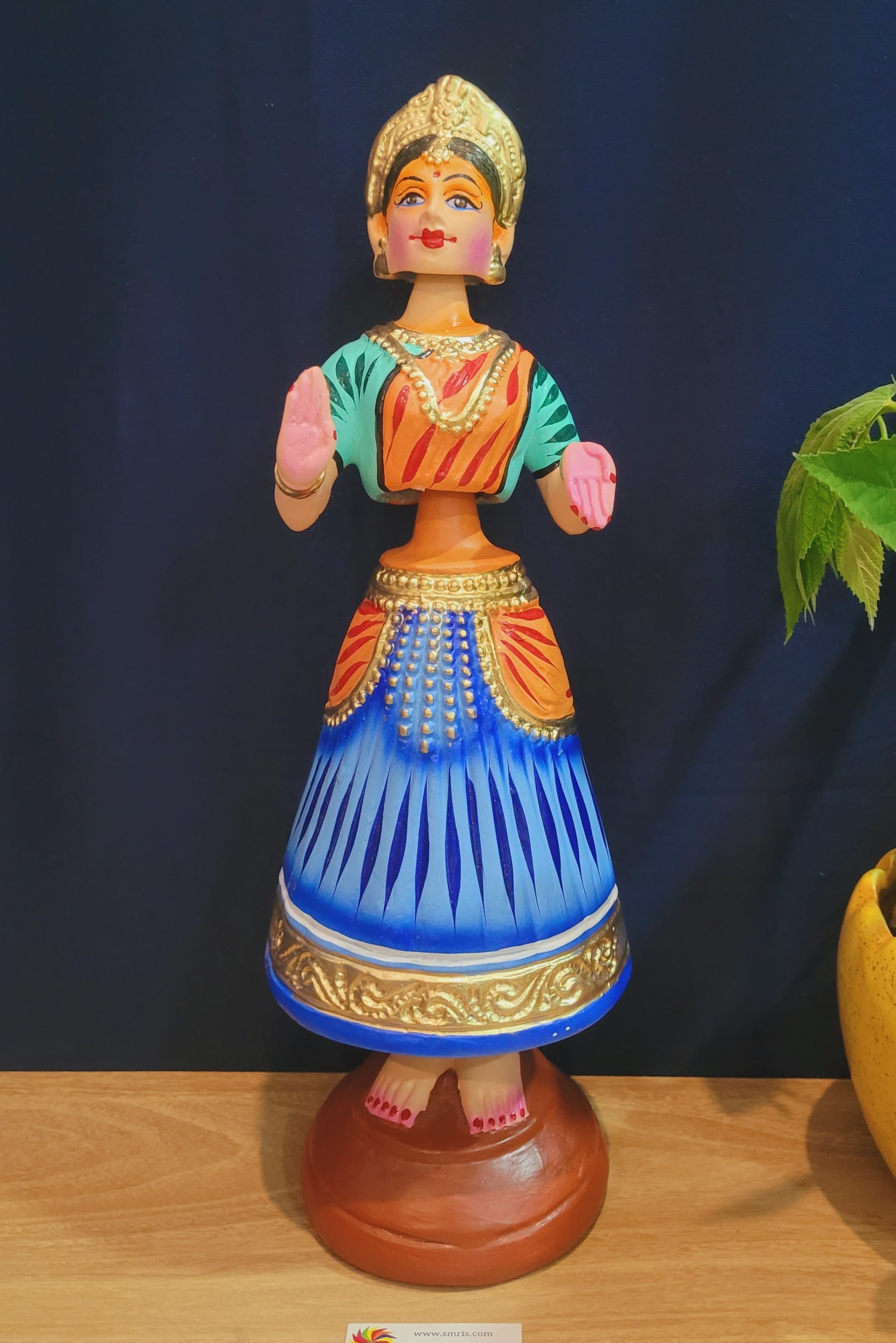 Tanjore dolls Thanjavur Thalayatti Bommai Rani Dancing Doll Golu doll ...