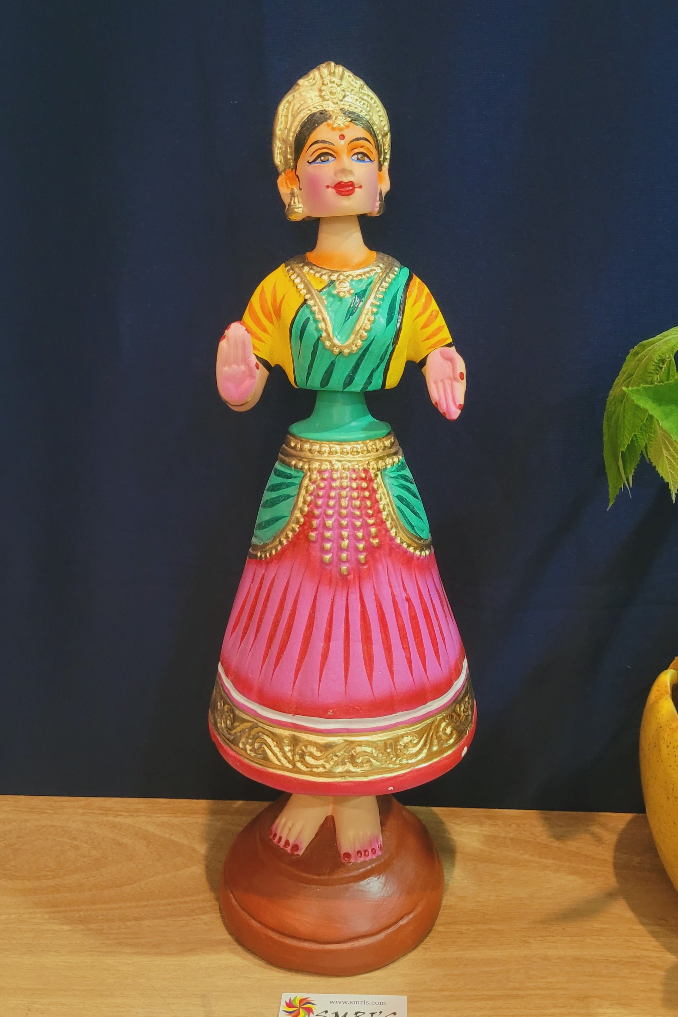 Tanjore dolls Thanjavur Thalayatti Bommai Rani Dancing Doll Golu doll ...